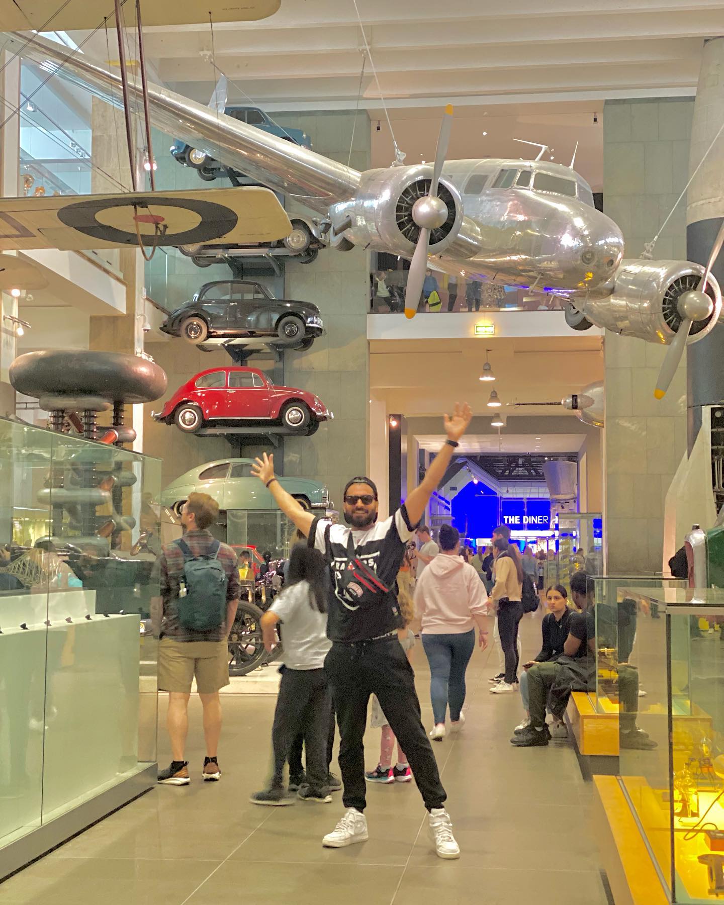 Zara Noor Abbas And Asad Siddiqui Holidaying In London | Reviewit.pk