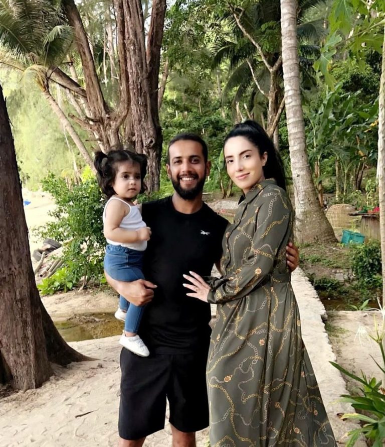 Imad Wasim Loved Up Anniversary Wish For Wife Sannia | Reviewit.pk