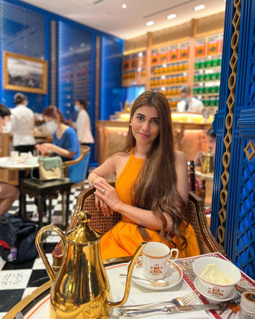 Minna Tariq's Dreamy Vacations In Singapore With Husband | Reviewit.pk