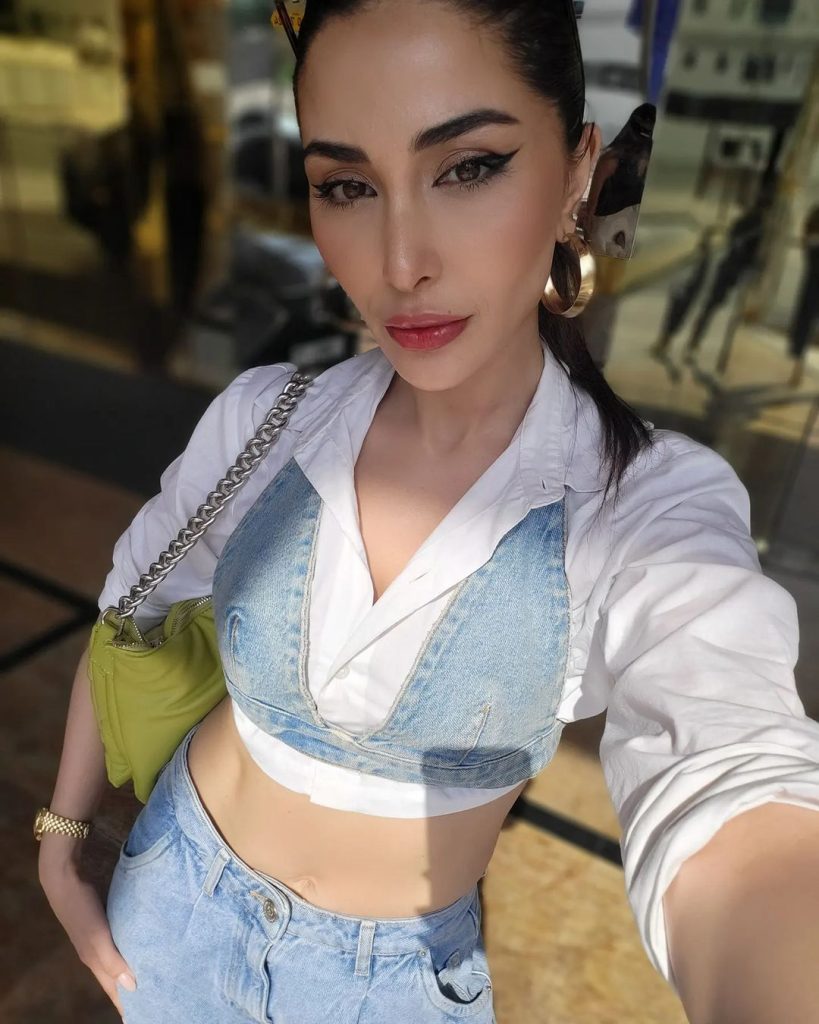 Sabeeka Imam Recent Pictures From Dubai Trip | Reviewit.pk