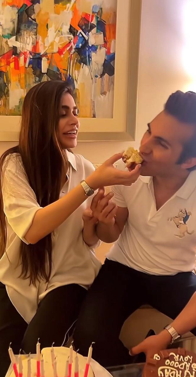 Sadaf Kanwal’s Intimate Birthday Celebration | Reviewit.pk