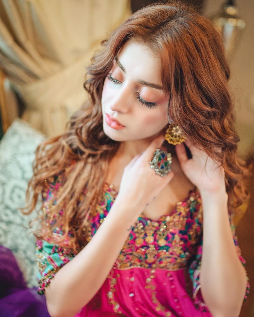 Alizeh Shah's Latest Mesmerizing Eastern Looks | Reviewit.pk