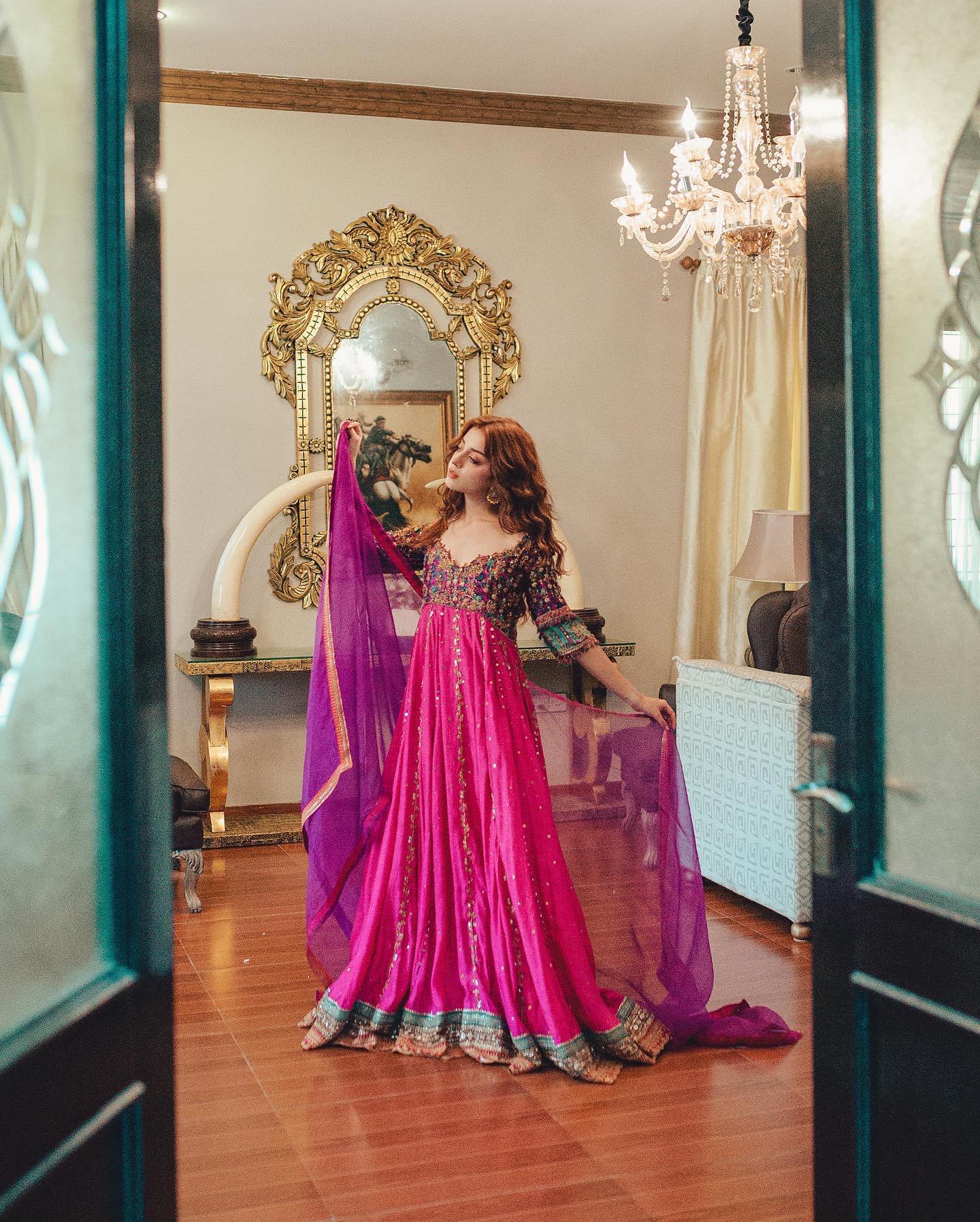 Alizeh Shah's Latest Mesmerizing Eastern Looks | Reviewit.pk