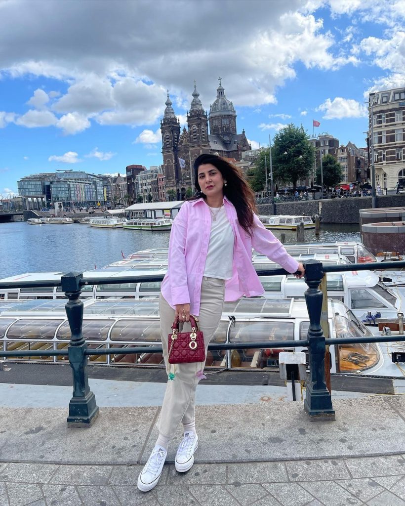 Areeba Habib’s Latest Mesmerizing Clicks From Amsterdam | Reviewit.pk