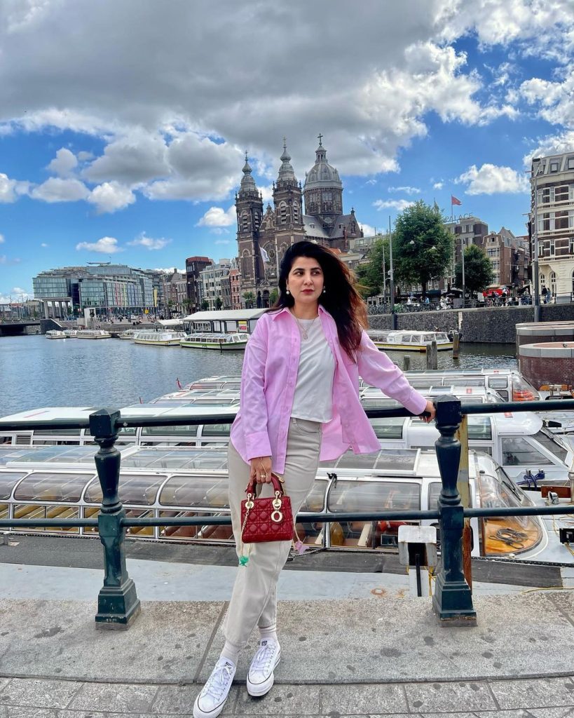 Areeba Habib’s Latest Mesmerizing Clicks From Amsterdam | Reviewit.pk