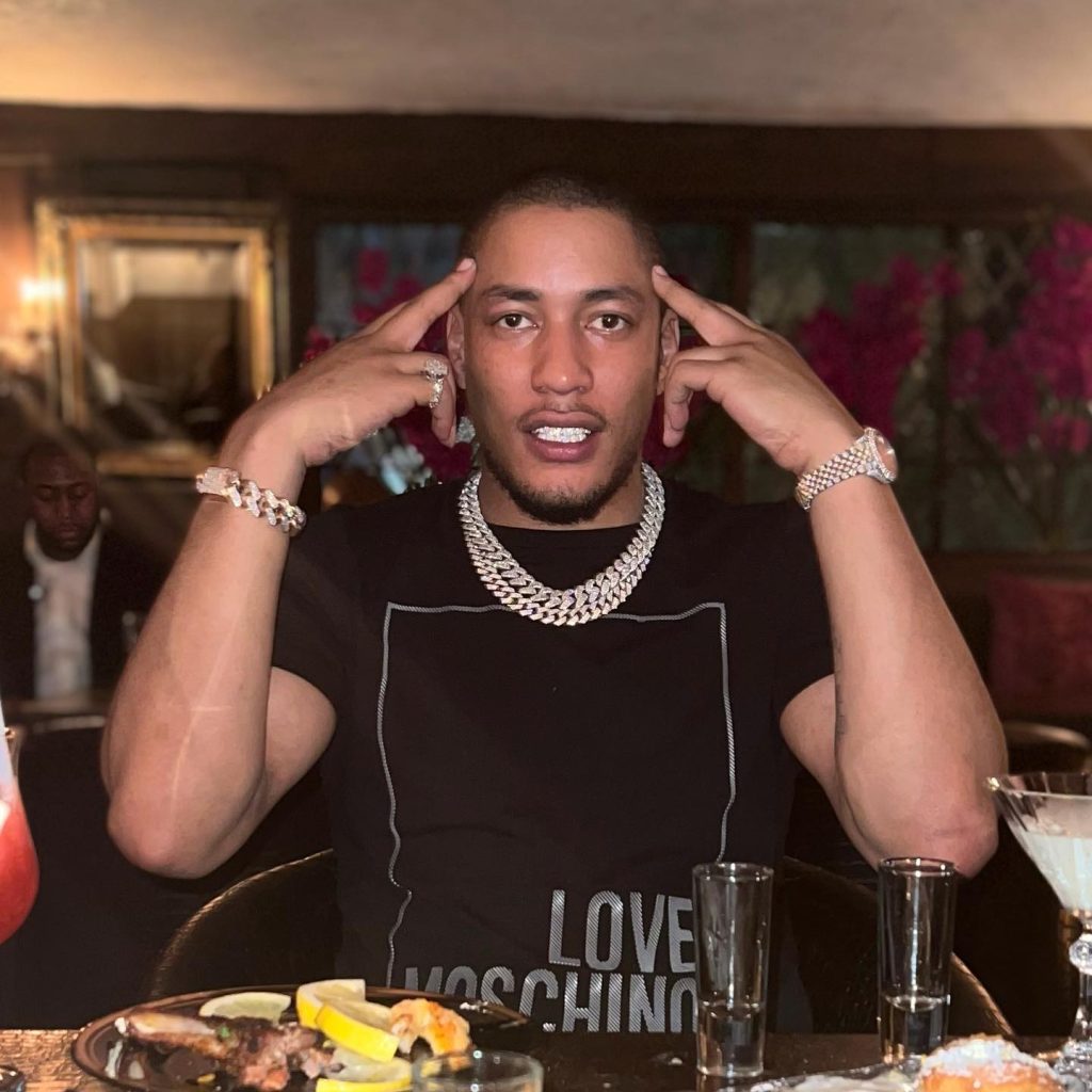 Famous British Rapper Embraces Islam - Watch Viral Video | Reviewit.pk