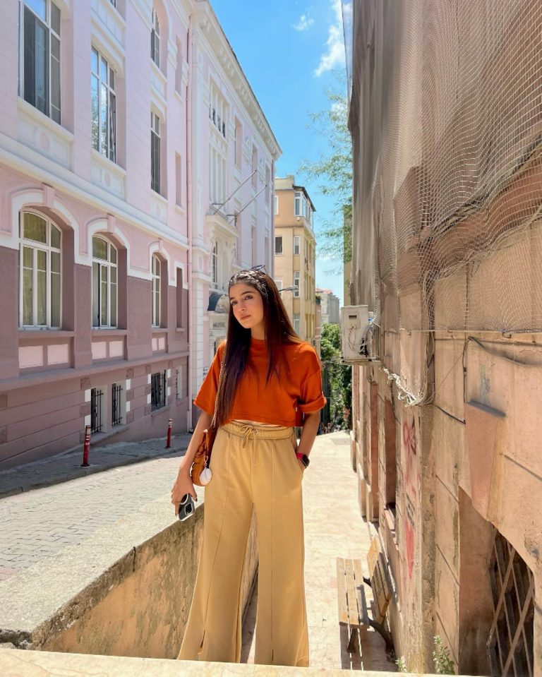 Laiba Khan’s Bewitching Clicks From Galata Tower Istanbul | Reviewit.pk