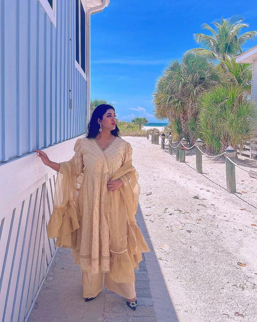 Mathira Makes Surprising Statement About Her Bold Dressing | Reviewit.pk