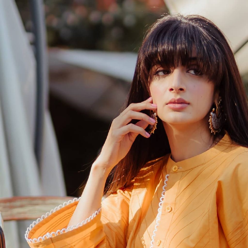 Pakistani Divas Copying Each Others Hairstyles | Reviewit.pk