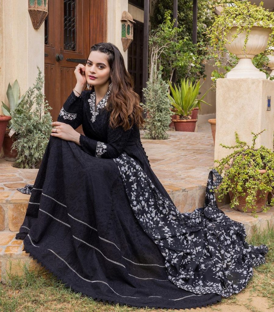 Minal Khan Nails Royalty In Latest Bridal Shoot | Reviewit.pk