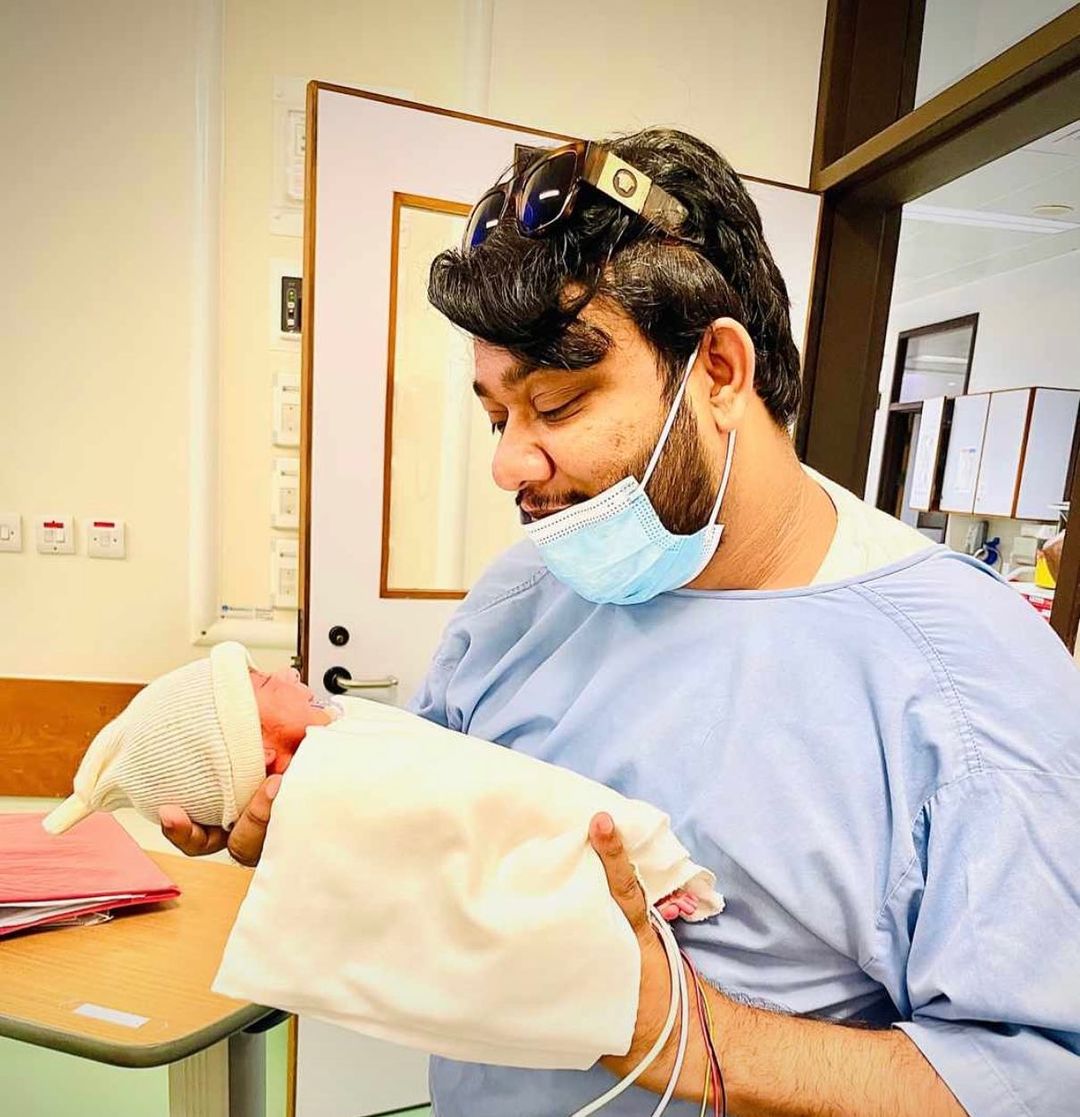 YouTuber Nadir Ali Shares First Picture With Baby Boy | Reviewit.pk