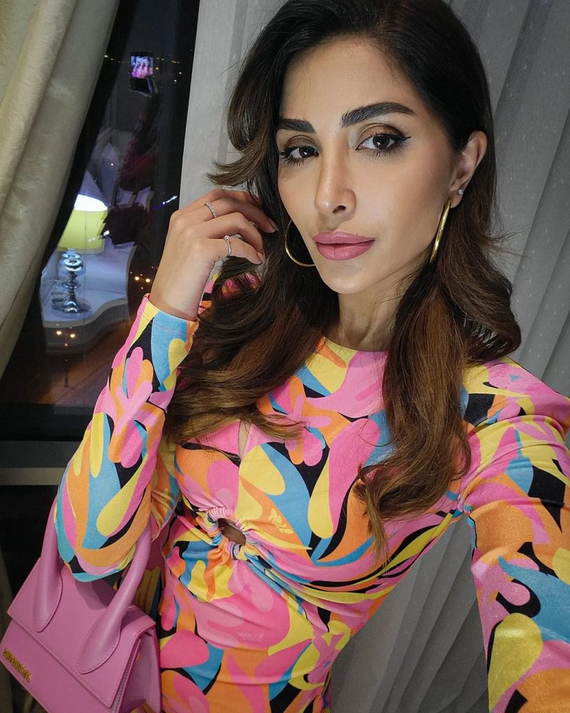 Sabeeka Imam Puts Trendy Foot Forward On Baku Vacations | Reviewit.pk