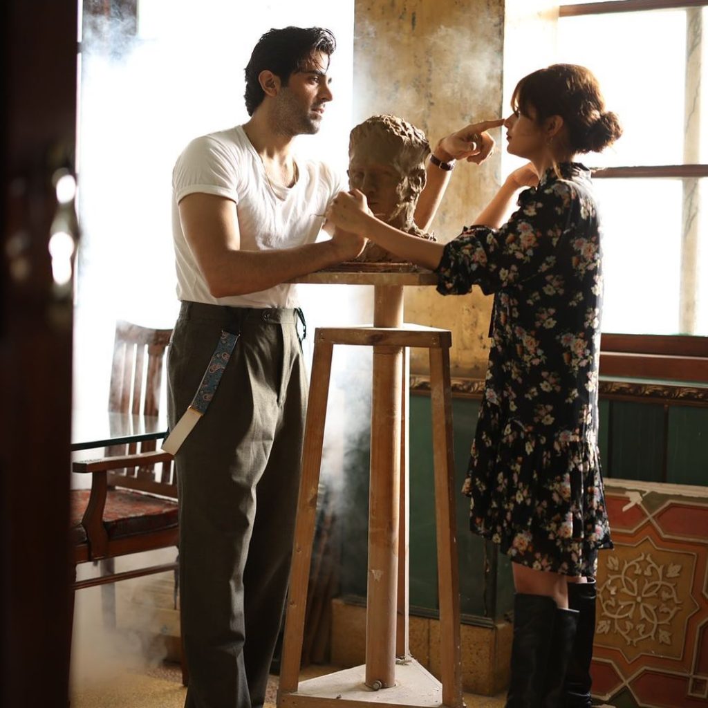 Pakistani Divas Guide To Wear Bold Outfits | Reviewit.pk