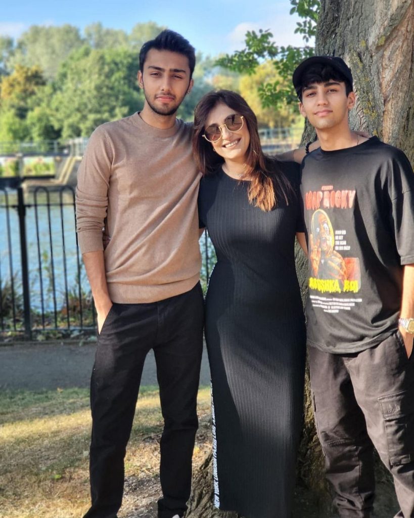 Shazia Wajahat’s Family Trip To London | Reviewit.pk