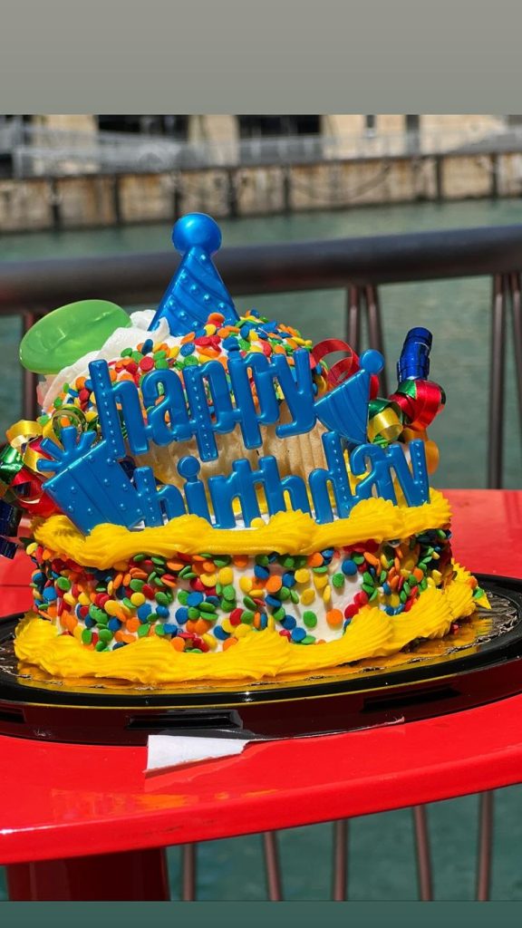 Sumbul Iqbal Celebrates Her Birthday In Chicago | Reviewit.pk