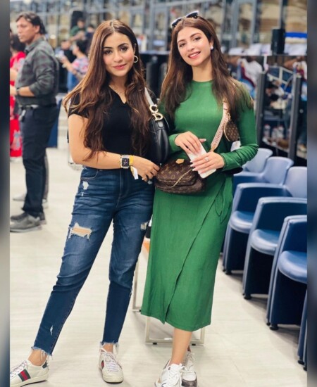 Kinza Hashmi's Presence in Dubai Stadium Sparks Rumors | Reviewit.pk