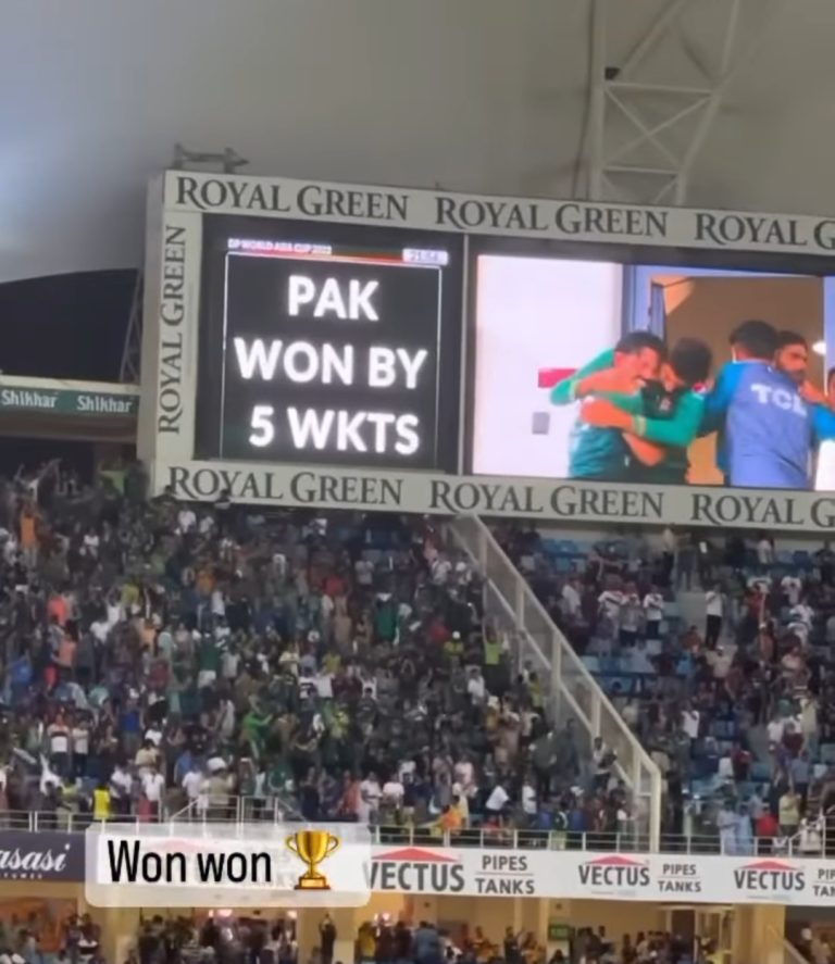 Kinza Hashmi's Presence in Dubai Stadium Sparks Rumors | Reviewit.pk