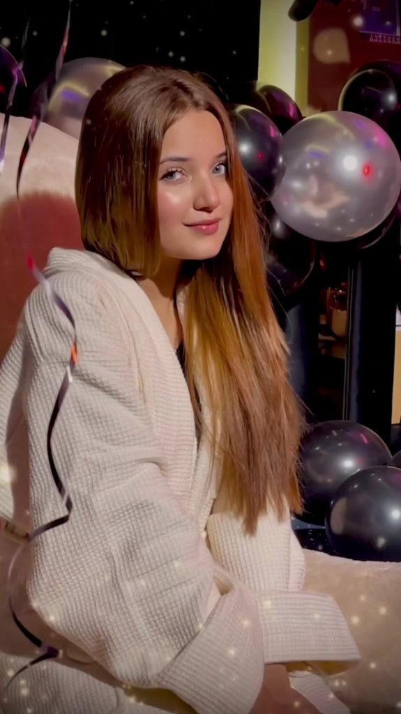 Tiktoker Rabeeca Trolled On Age for Celebrating 18th Birthday | Reviewit.pk