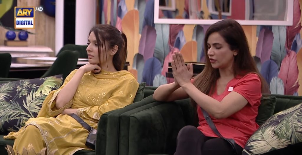 Rauf Lala's Aggressive Fight With Humaira in Tamasha Ghar | Reviewit.pk