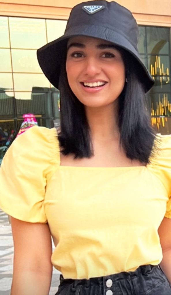 Sarah Khan Falak Shabir Biz Trip To Dubai with Celebrities | Reviewit.pk