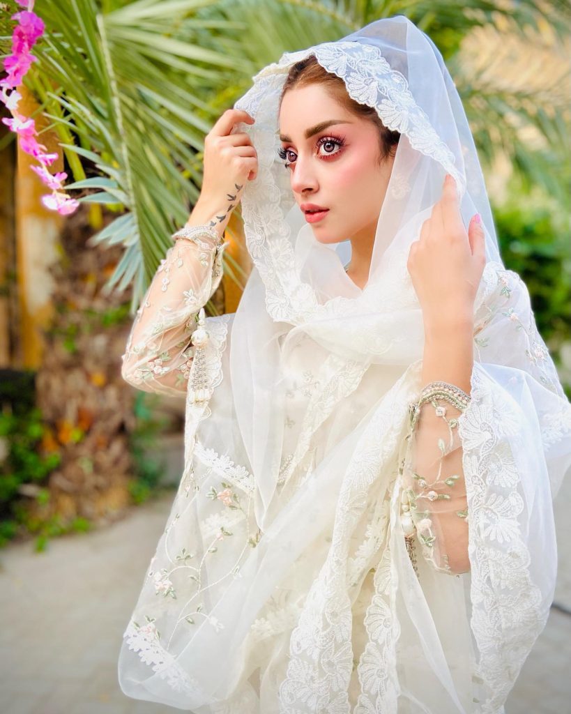 Alizeh Shah Looks Like A Real Life Doll In Latest Pictures | Reviewit.pk