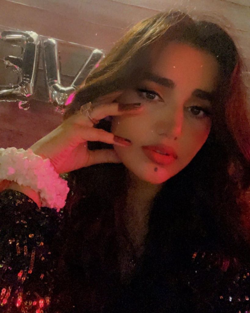 Actress Anum Fayaz’s Anniversary Celebration - Beautiful Pictures ...