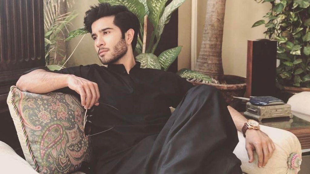 Feroze Khan Defends His On-Screen Toxic Characters | Reviewit.pk