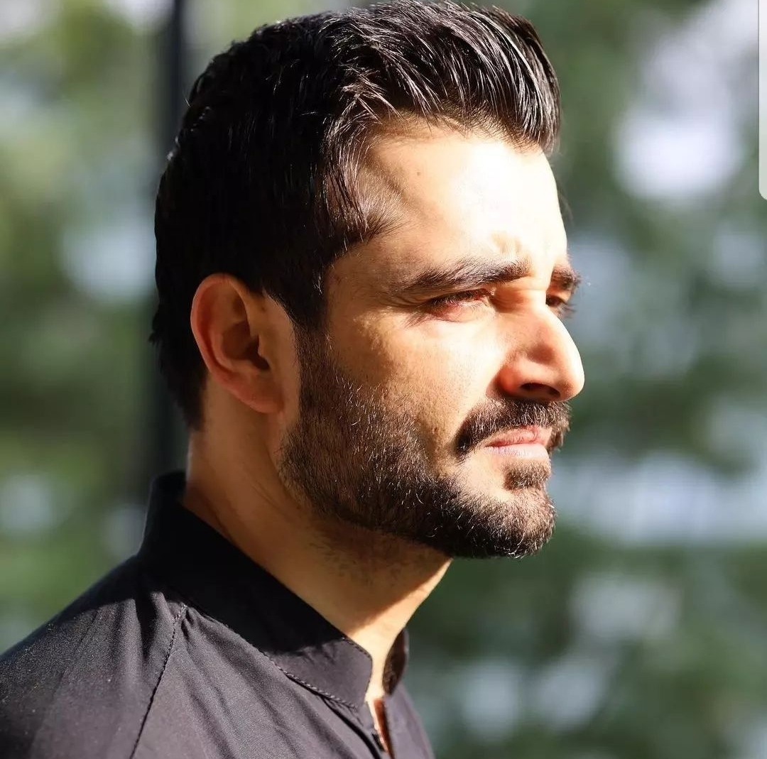 Hamza Ali Abbasi Recent Pictures With Naimal & Son | Reviewit.pk