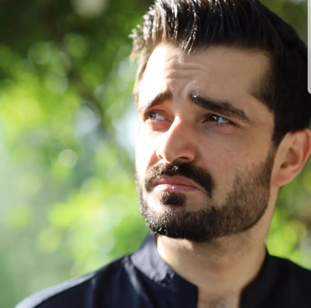 Hamza Ali Abbasi Recent Pictures With Naimal & Son | Reviewit.pk