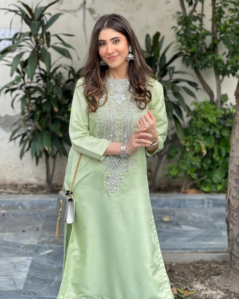 Famous Politician Hina Butt Vacationing In UK | Reviewit.pk