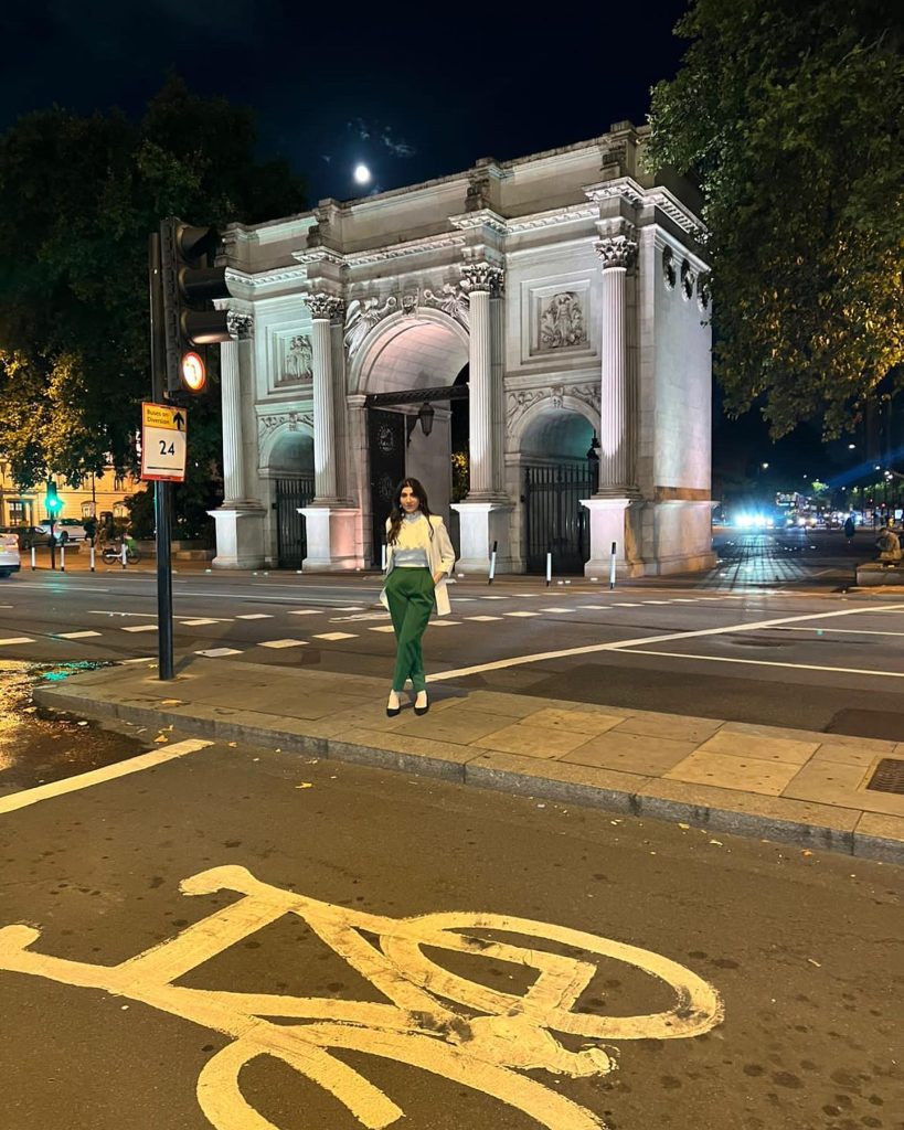 Famous Politician Hina Butt Vacationing In UK | Reviewit.pk