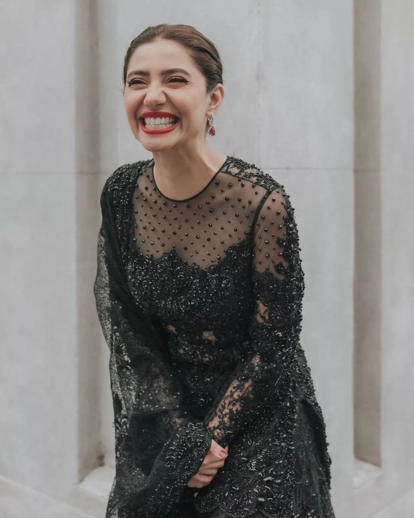 Mahira Khan’s Stunning Pictures From HUM Awards Shoot | Reviewit.pk