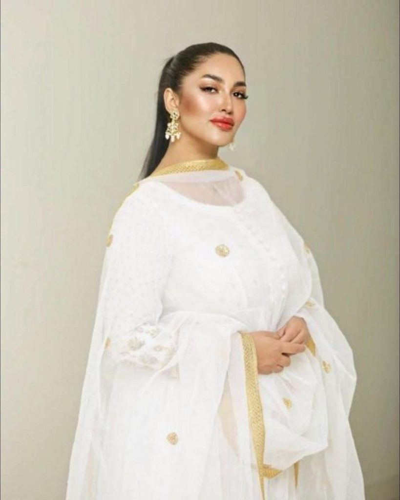 How Late Salman Taseer Helped Mathira | Reviewit.pk