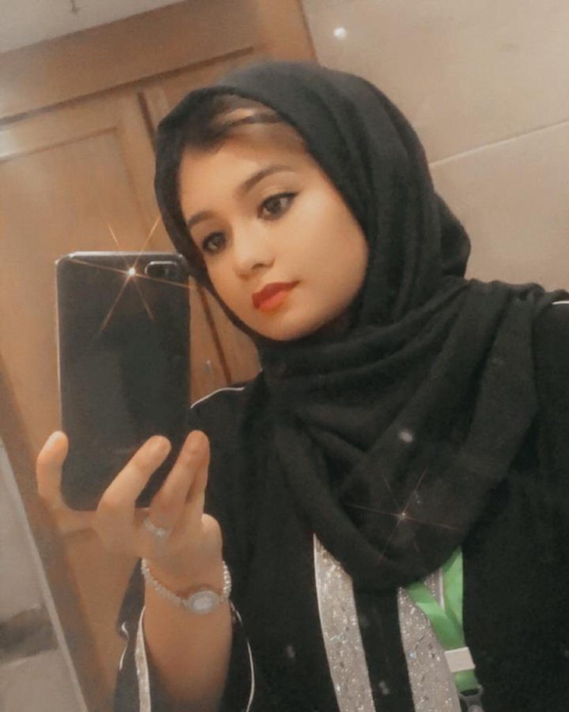 Cricketer Muhammad Nawaz Beautiful Family Pictures | Reviewit.pk