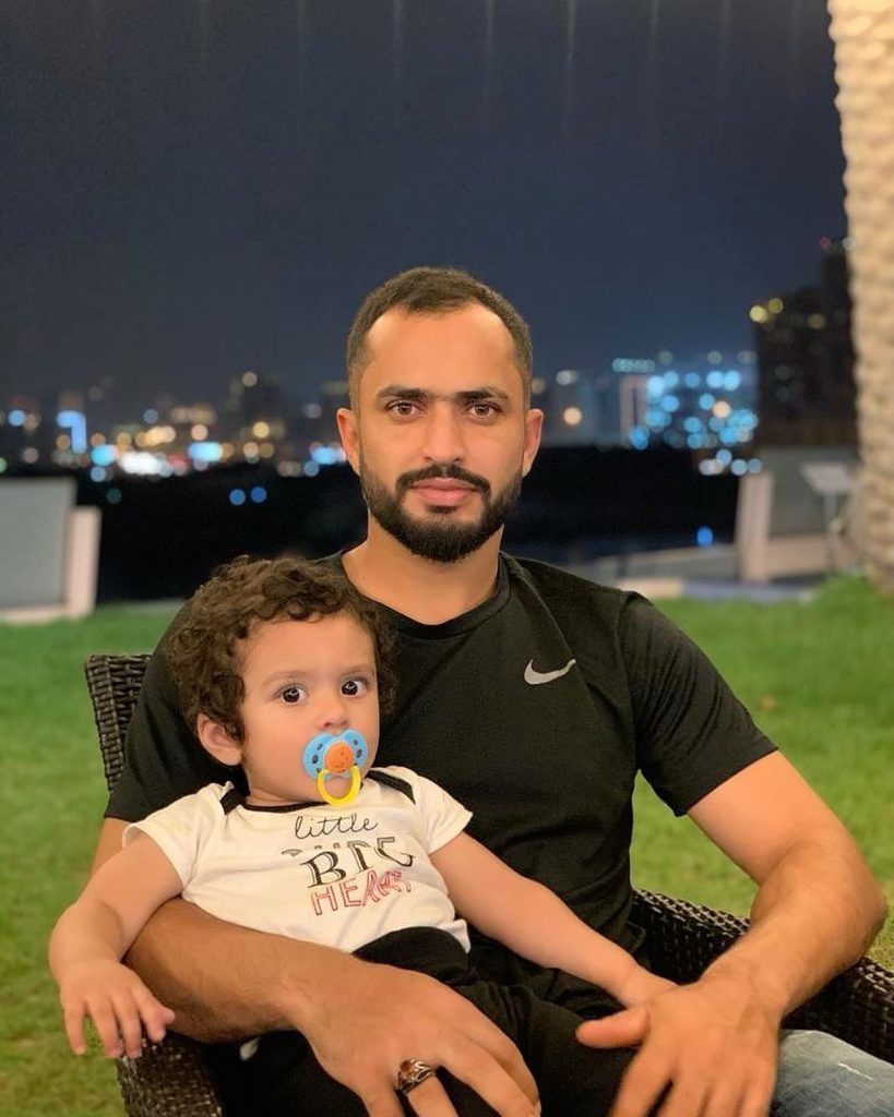 Cricketer Muhammad Nawaz Beautiful Family Pictures | Reviewit.pk