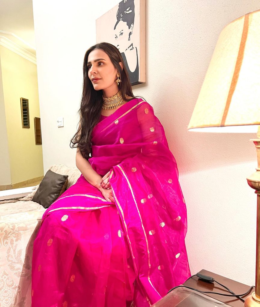 Sadia Ghaffar Shares Adorable Pictures Of Her Little Munchkin | Reviewit.pk