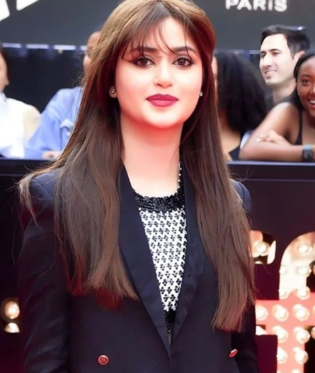 Popular Pakistani Celebrities Wishing Sajal Aly on Her International ...