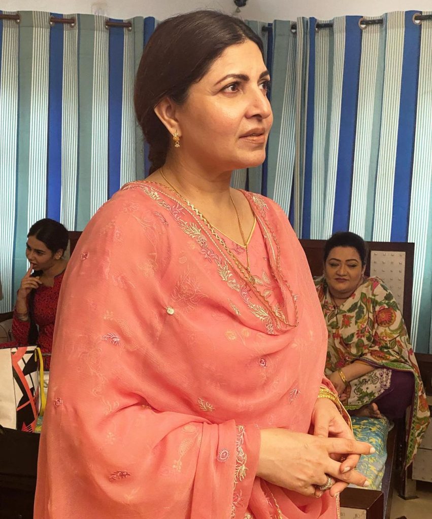 Shagufta Ejaz Looks Breathtaking In Akif Ilyas Shoot | Reviewit.pk