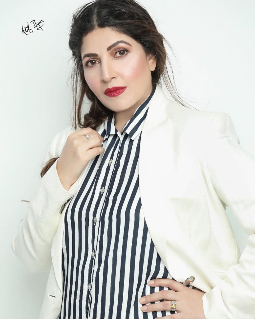 Shagufta Ejaz Looks Breathtaking In Akif Ilyas Shoot | Reviewit.pk