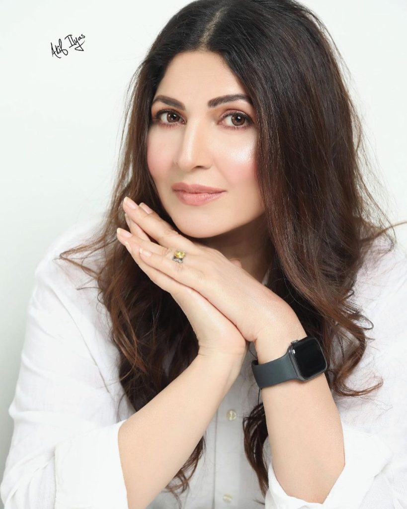 Shagufta Ejaz Looks Breathtaking In Akif Ilyas Shoot | Reviewit.pk