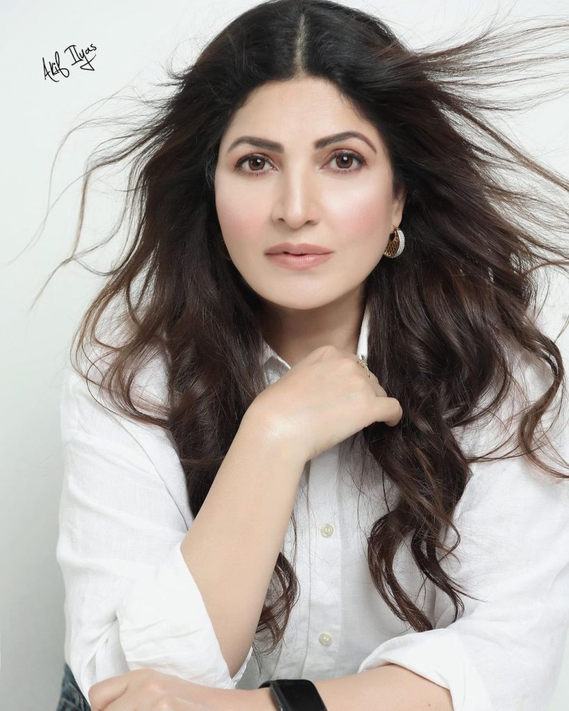 Shagufta Ejaz Looks Breathtaking In Akif Ilyas Shoot | Reviewit.pk