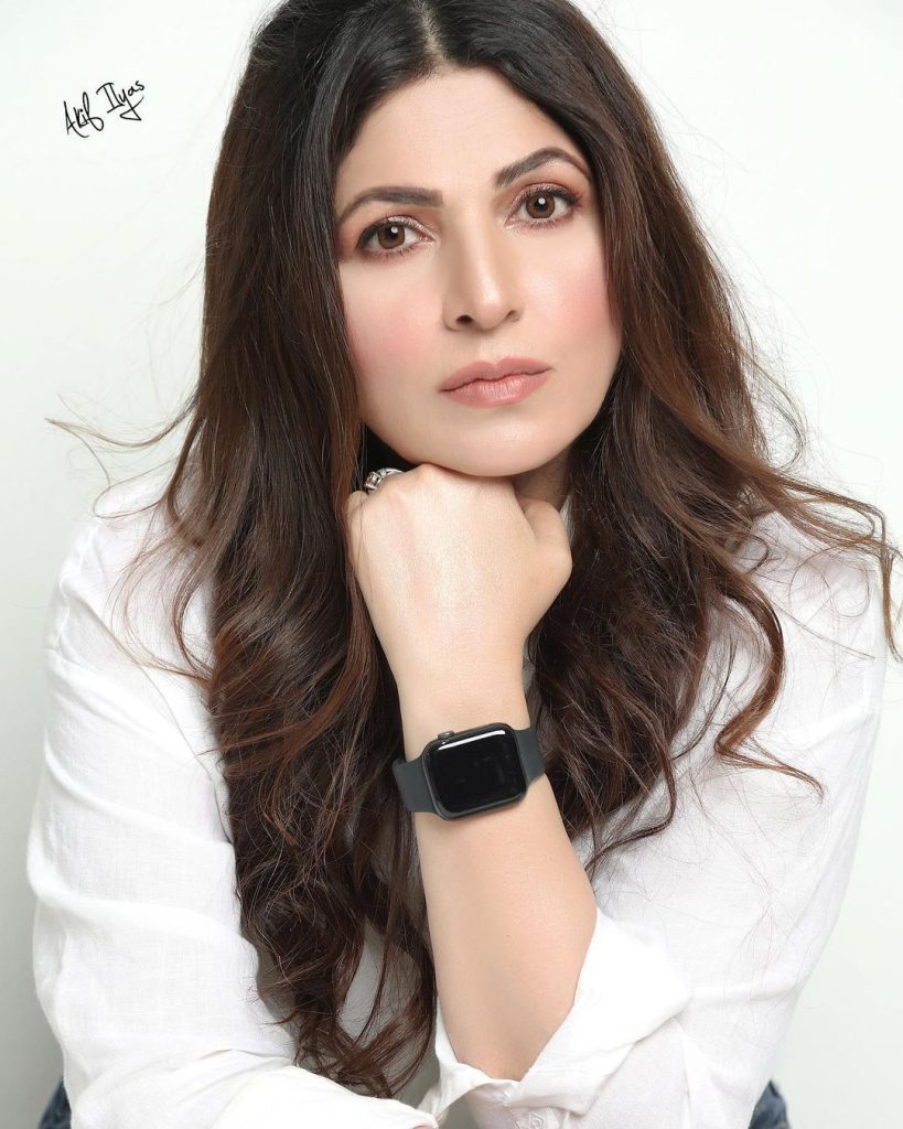 Shagufta Ejaz Looks Breathtaking In Akif Ilyas Shoot | Reviewit.pk