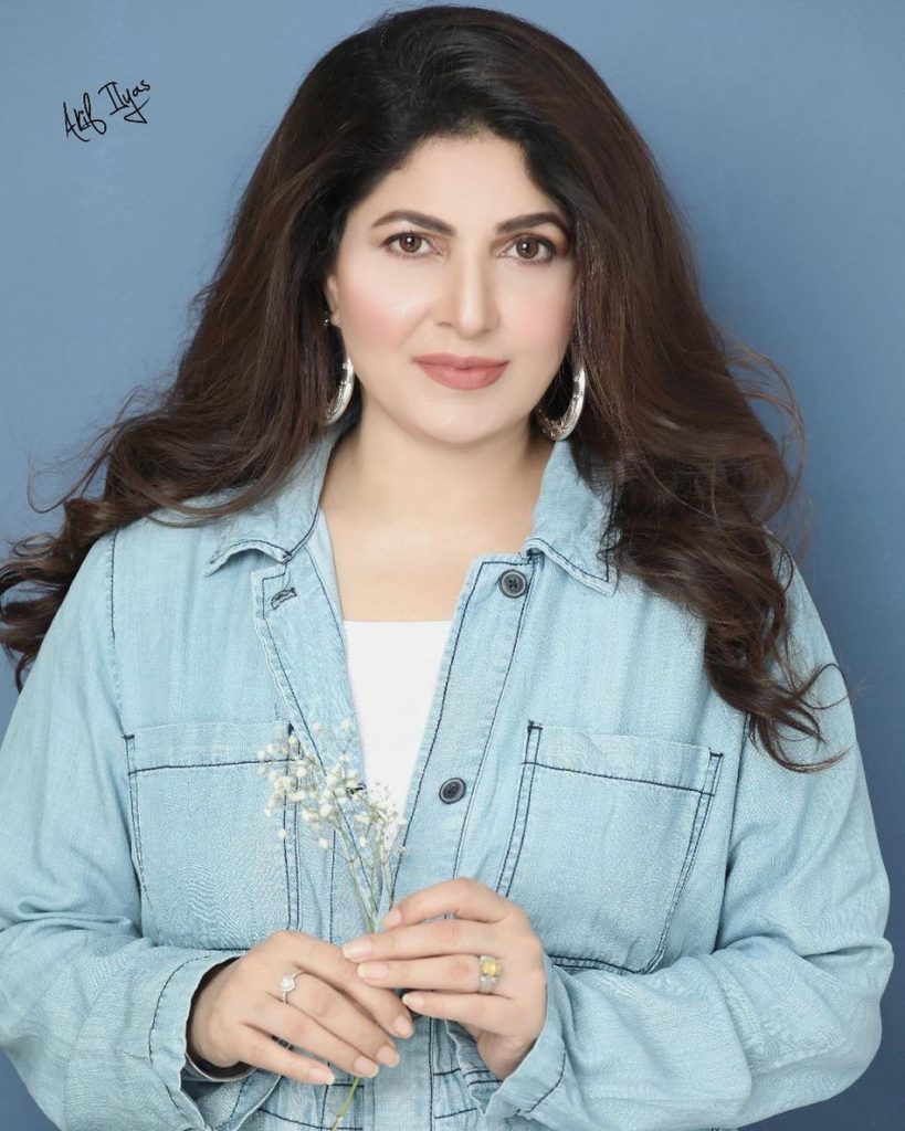 Shagufta Ejaz Looks Breathtaking In Akif Ilyas Shoot | Reviewit.pk