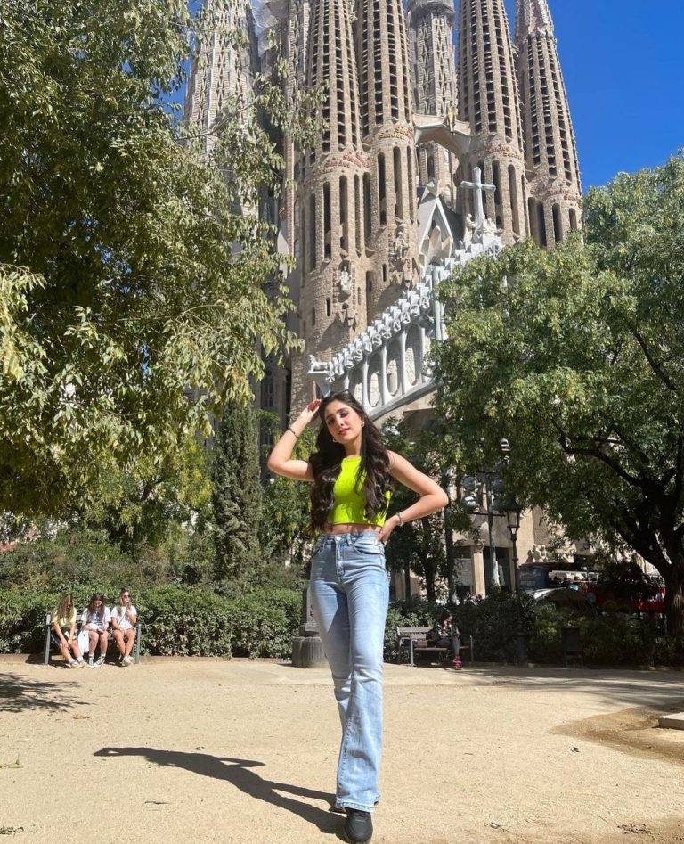 Actress Aiza Awan Vacationing in Barcelona, Spain | Reviewit.pk