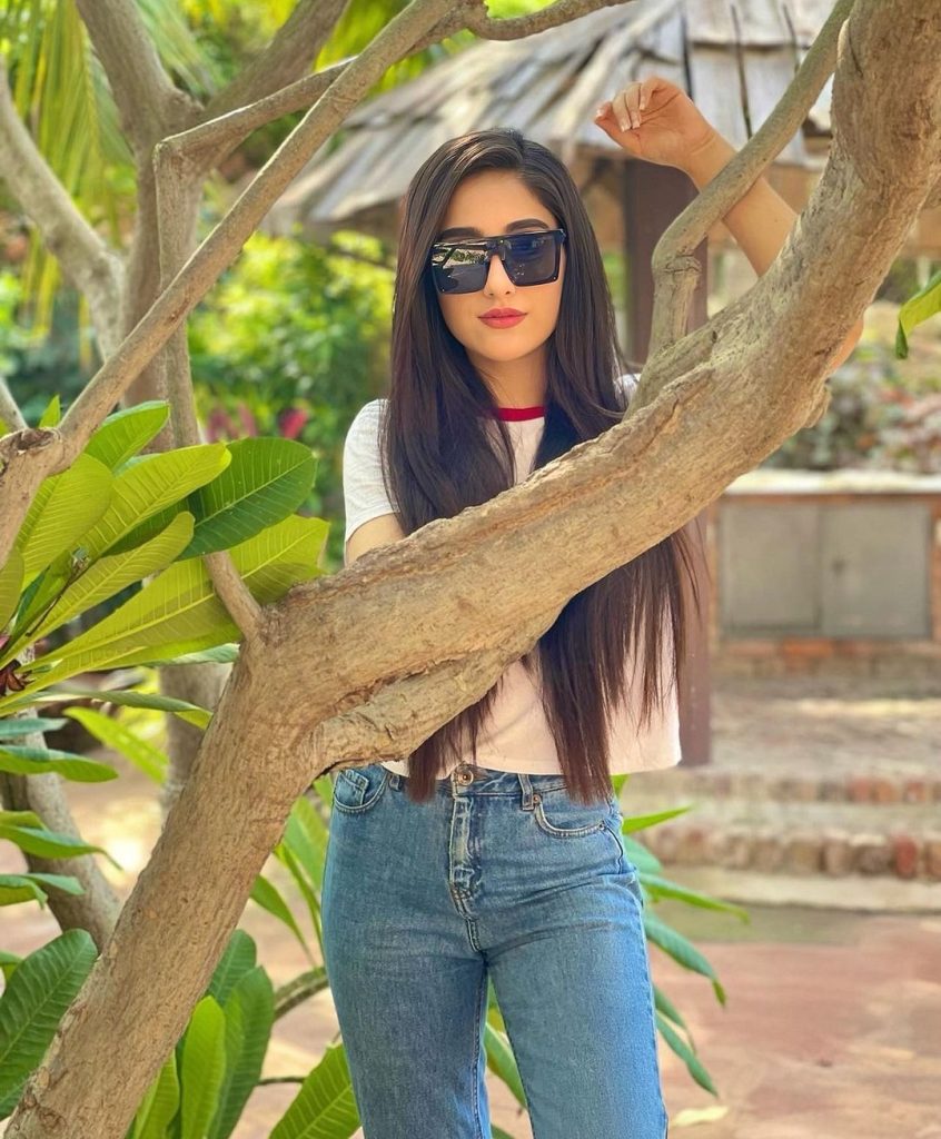 Actress Aiza Awan Vacationing in Barcelona, Spain | Reviewit.pk