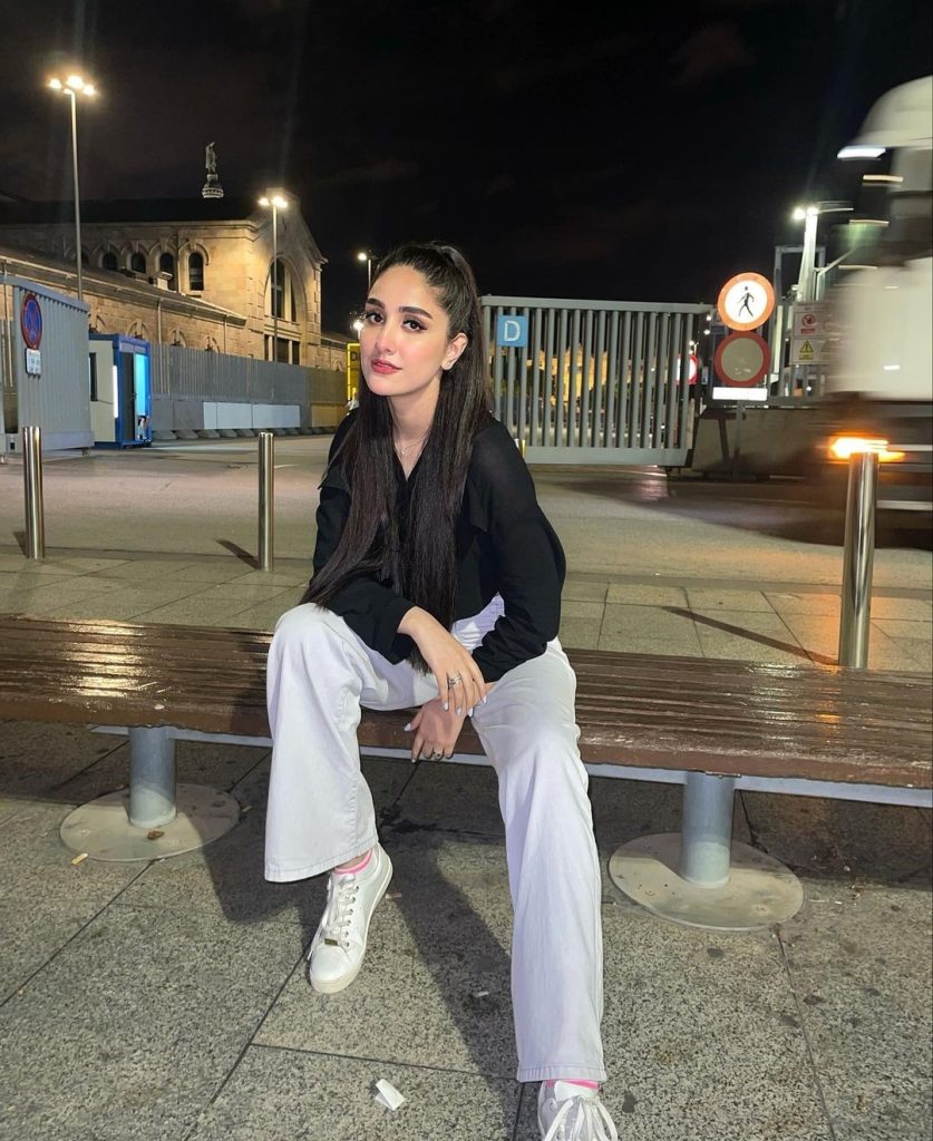 Actress Aiza Awan Vacationing in Barcelona, Spain | Reviewit.pk