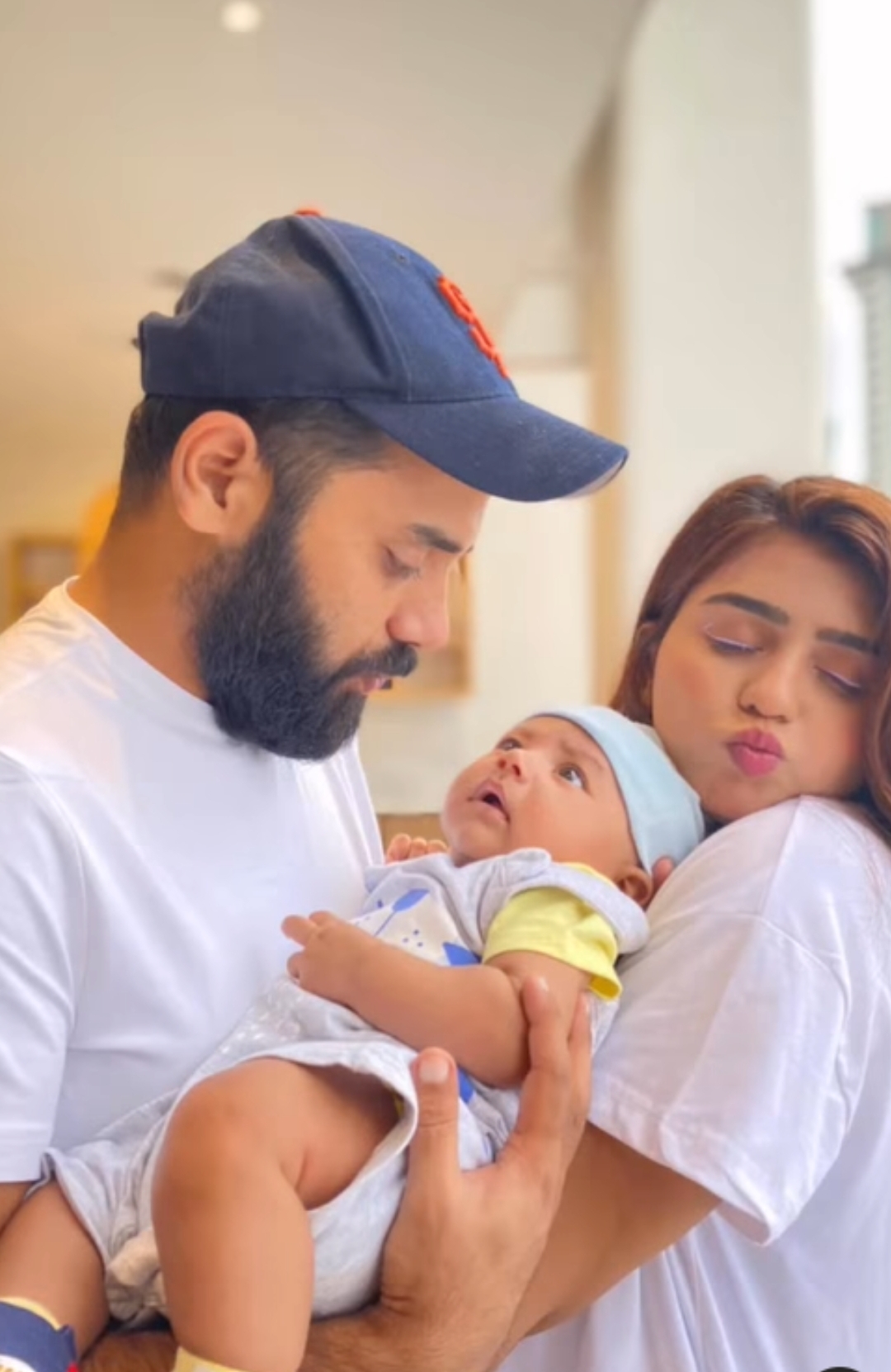 Anumta Qureshi Shares New Adorable Clicks With Son | Reviewit.pk