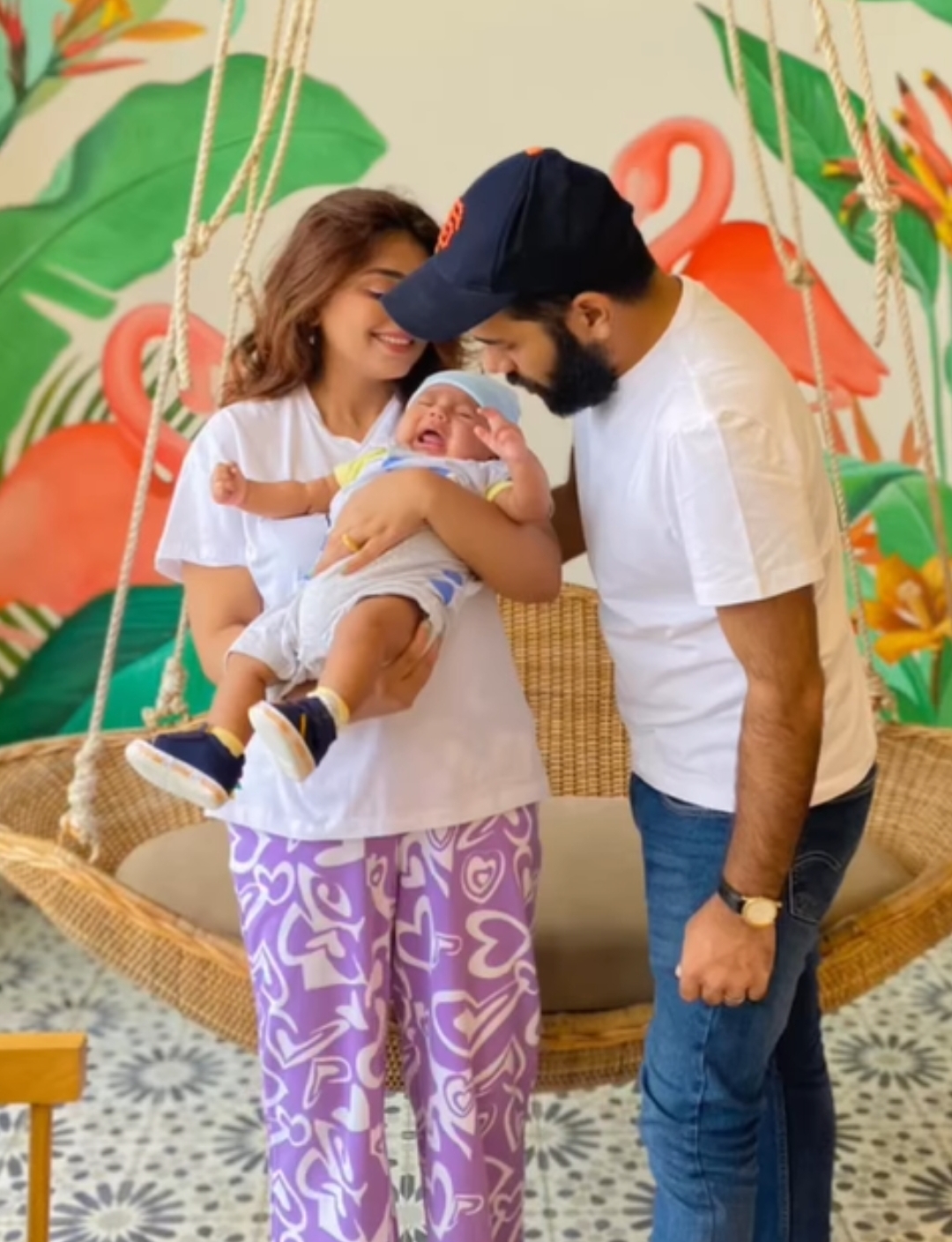 Anumta Qureshi Shares New Adorable Clicks With Son | Reviewit.pk