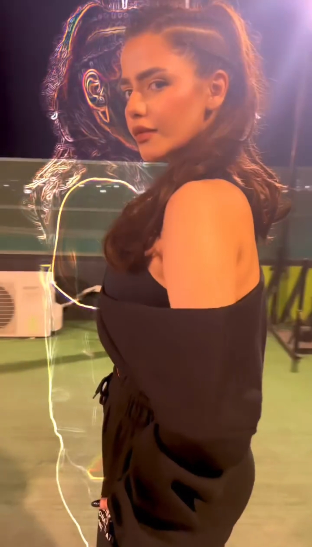 Hina Ashfaq's New Gorgeous Gym Wear Pictures & Reels | Reviewit.pk