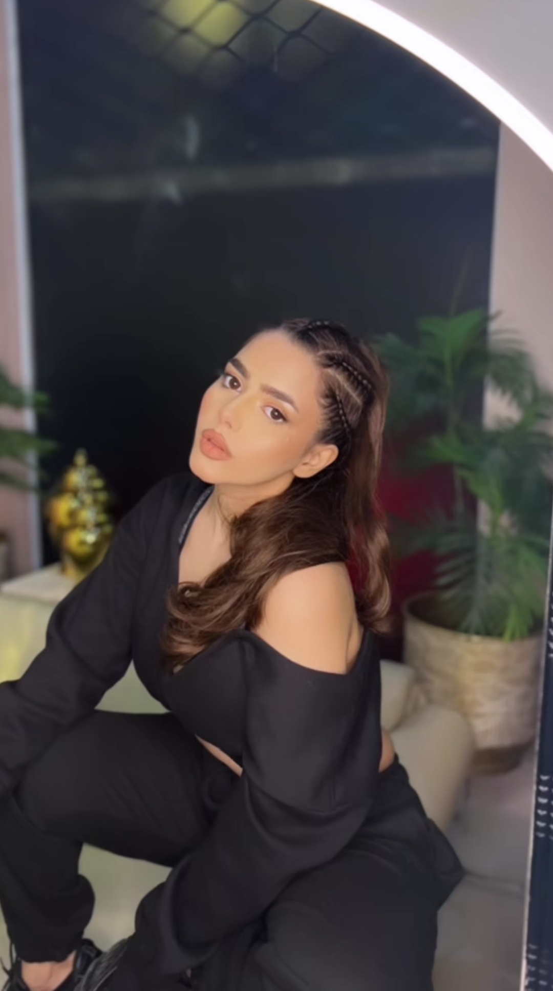 Hina Ashfaq's New Gorgeous Gym Wear Pictures & Reels | Reviewit.pk